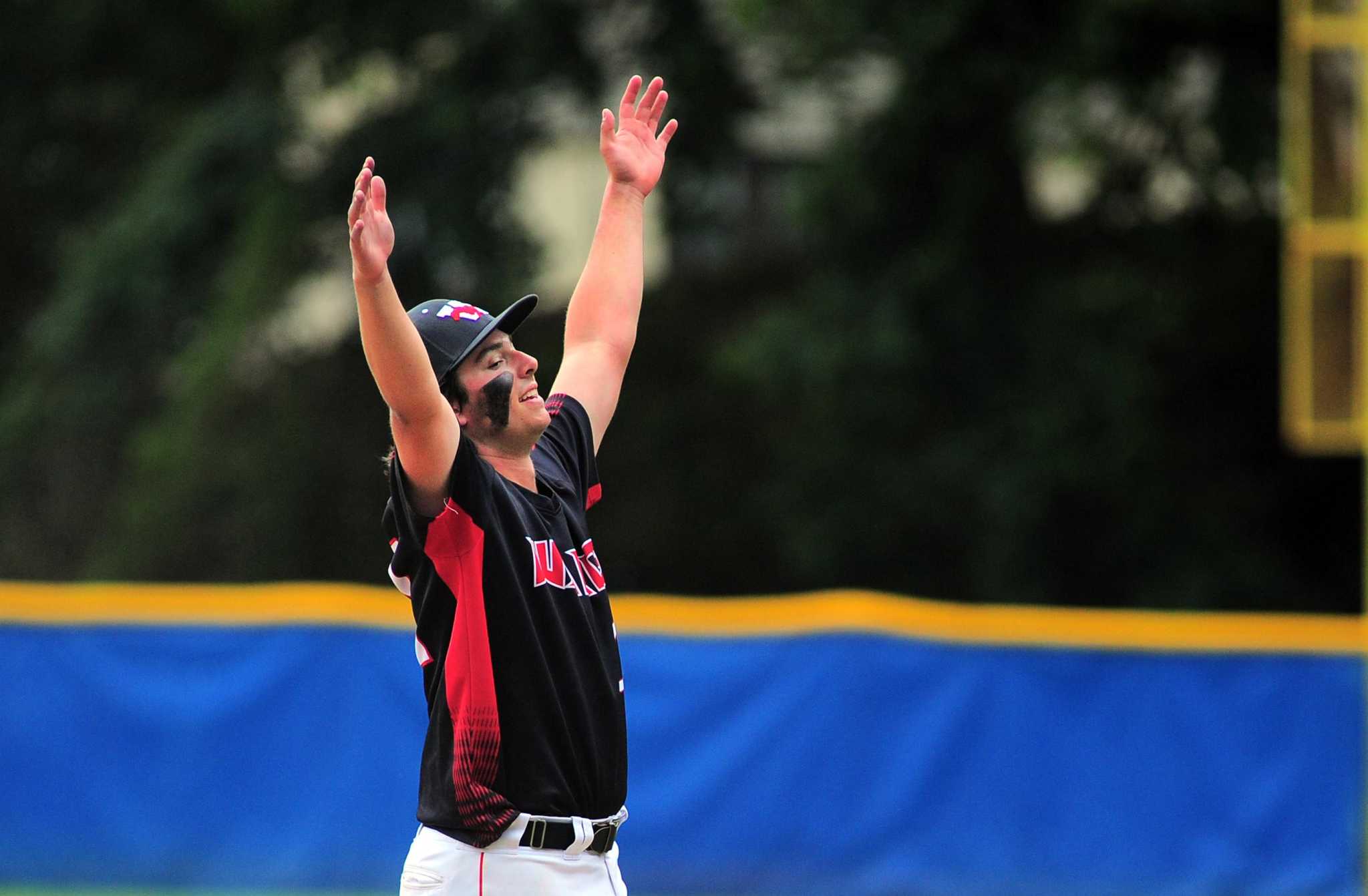 Broderick pitches Warde to FCIAC Championship over Greenwich