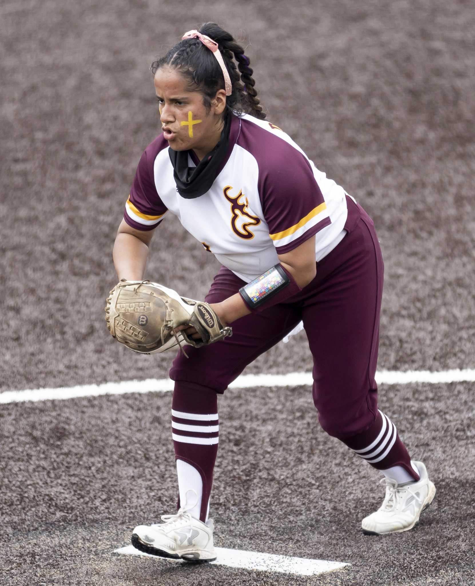 Softball playoffs: Deer Park rolls past Clear Springs, 9-1