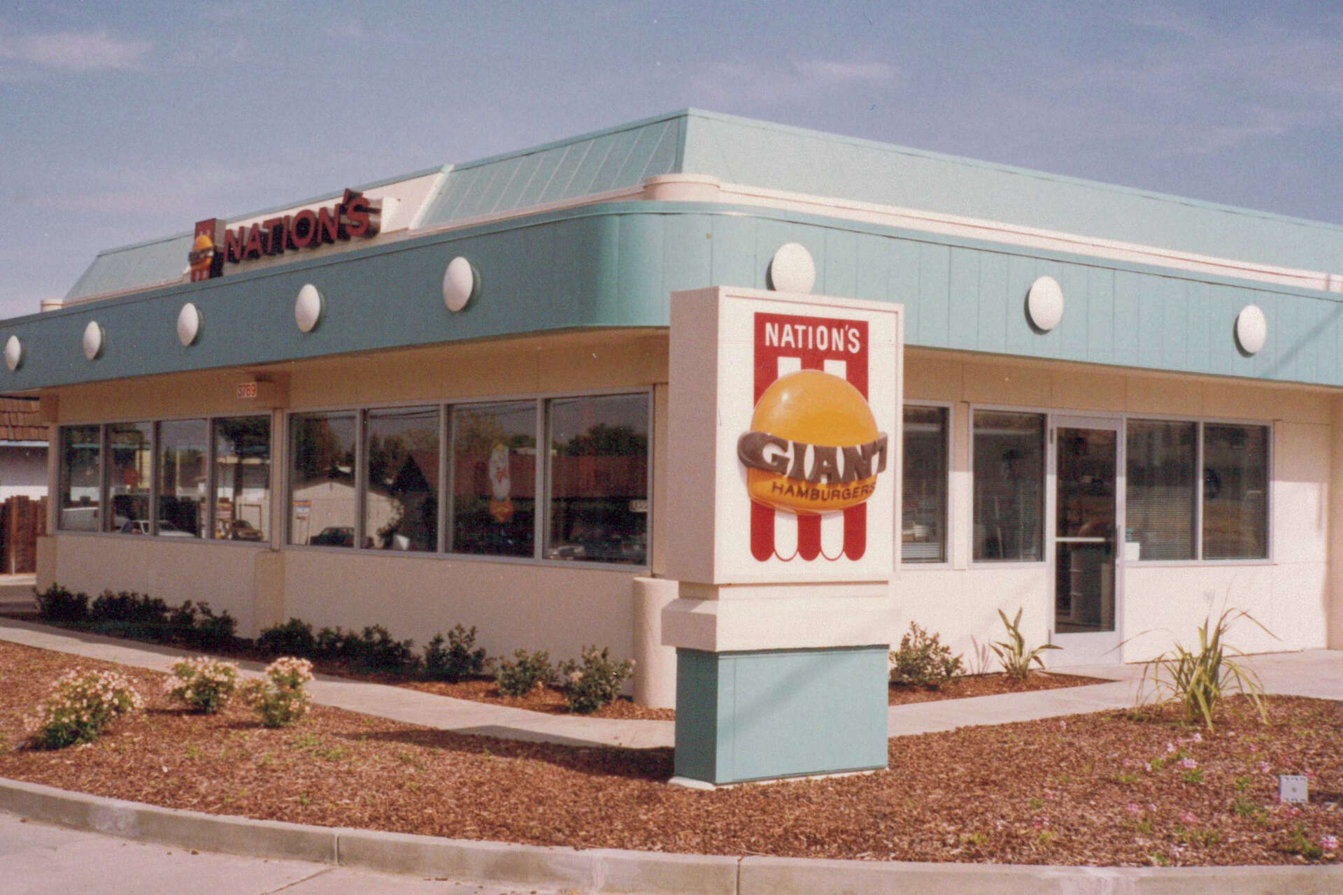 This 70-year-old Bay Area burger chain spent $1M in advertising during ...