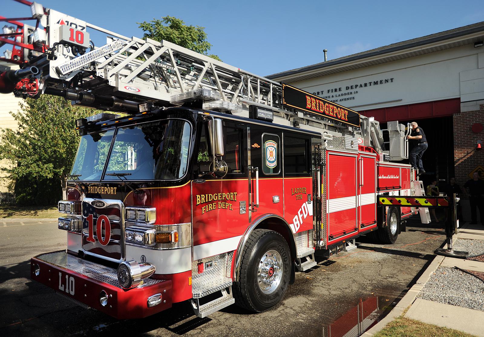 Fire on Bridgeport's Lakeside Drive displaces 4 people, official says