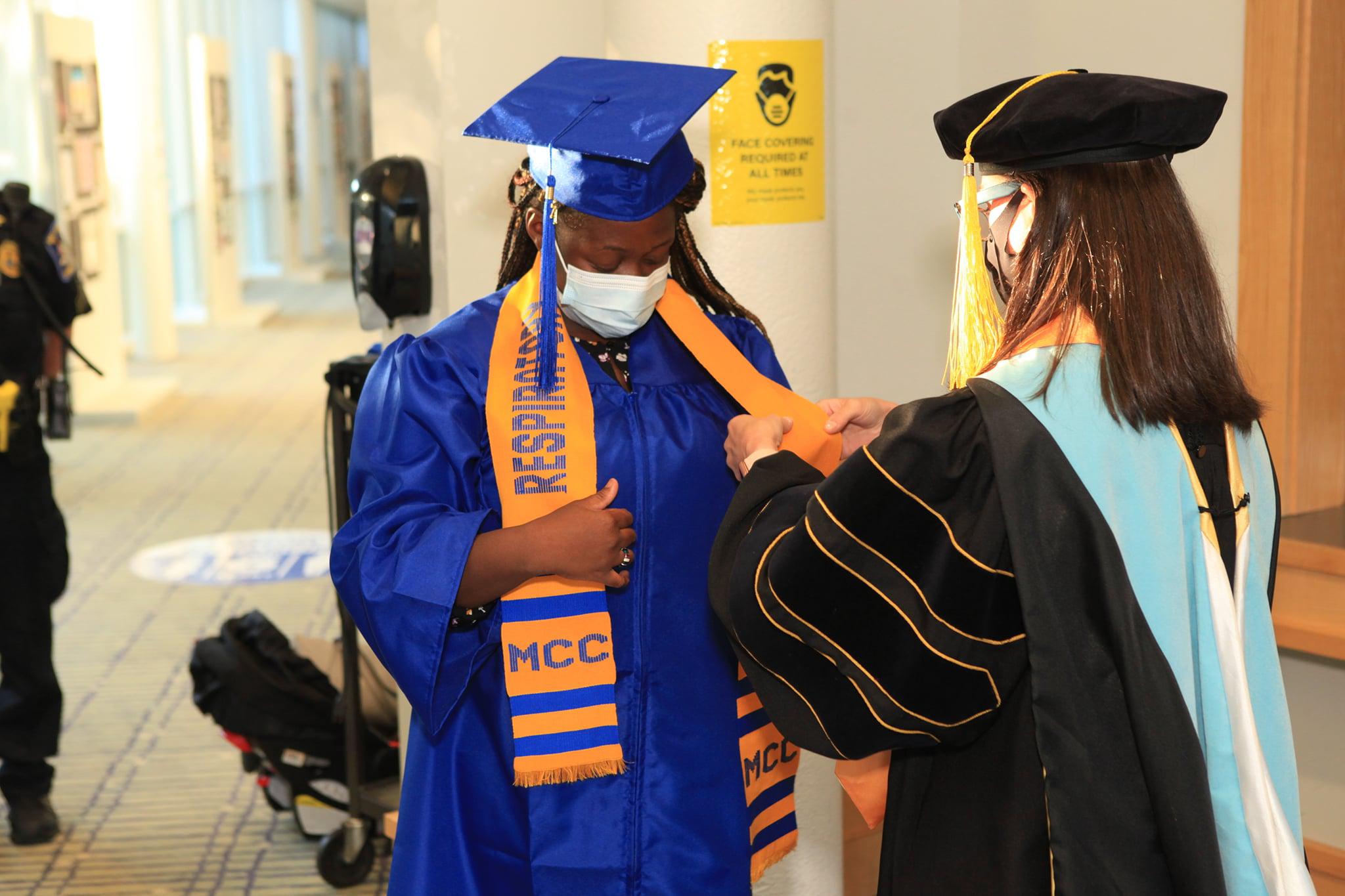 Jessica Edwards’ sister accepts college degree on her behalf after her ...