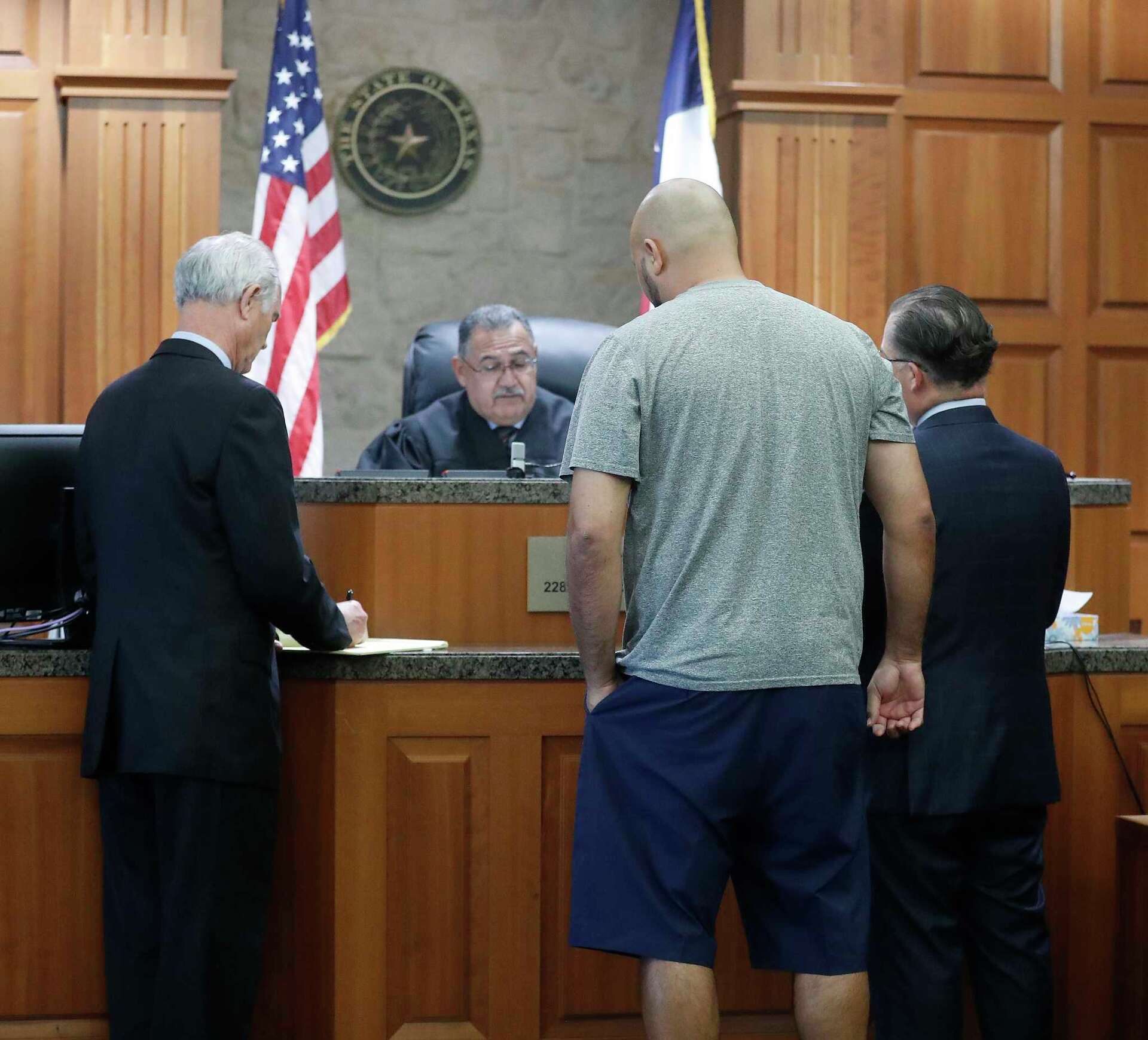 Former Houston police officer Steven Bryant pleads guilty in federal ...
