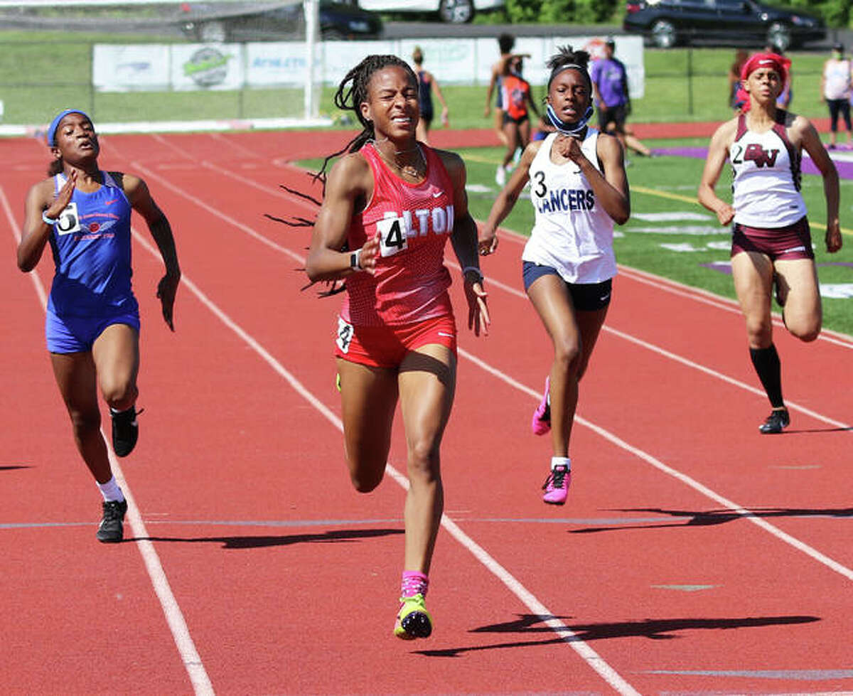 ‘I love running’: Alton’s Raglin in sprint for state medal