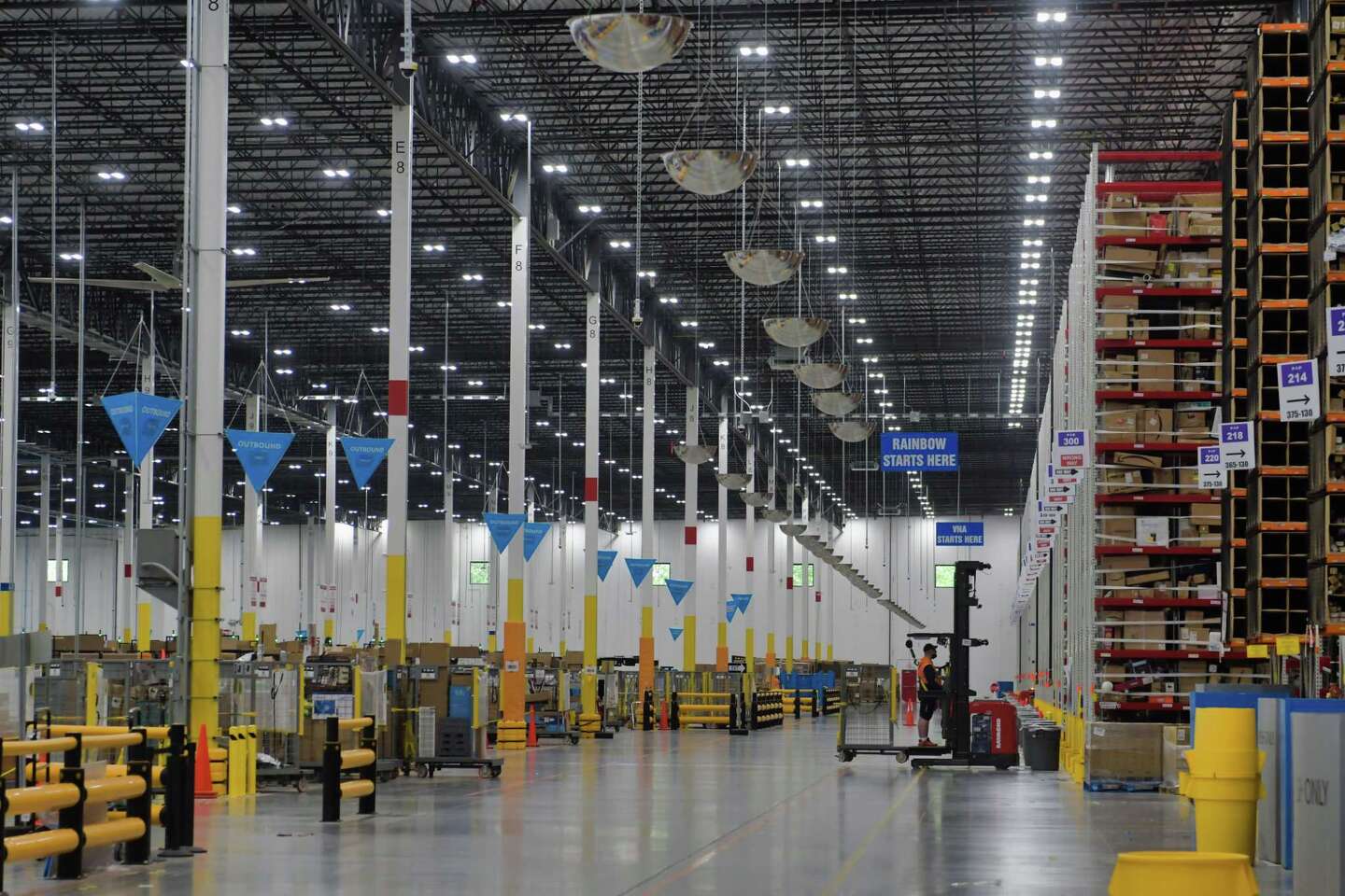 Plans for fulfillment center approved by town planning officials on ...