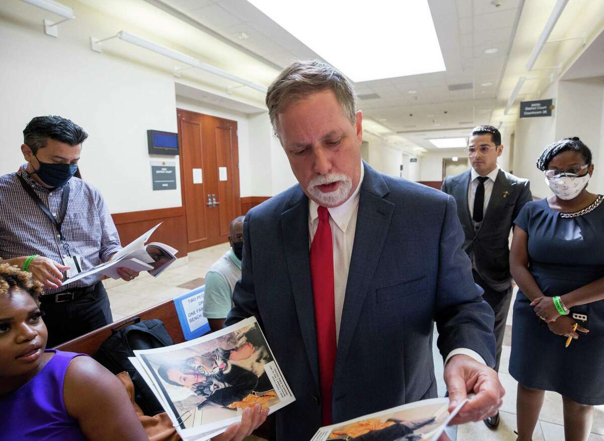 This Houston neighborhood is full of eagle-eyed gossips. How'd they ...