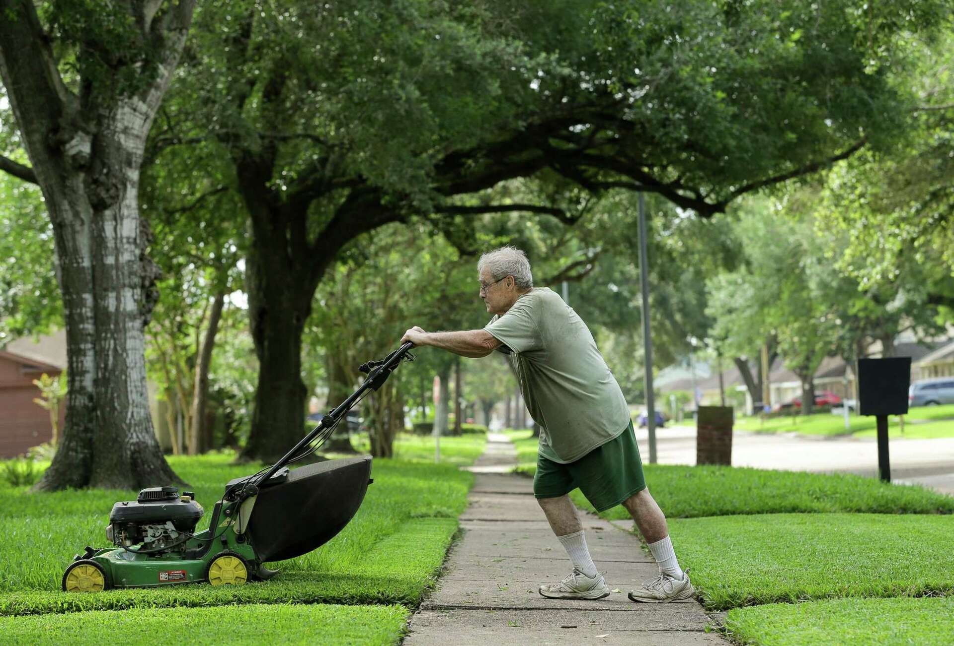 Harris County lawn care emits most particulate pollution in nation