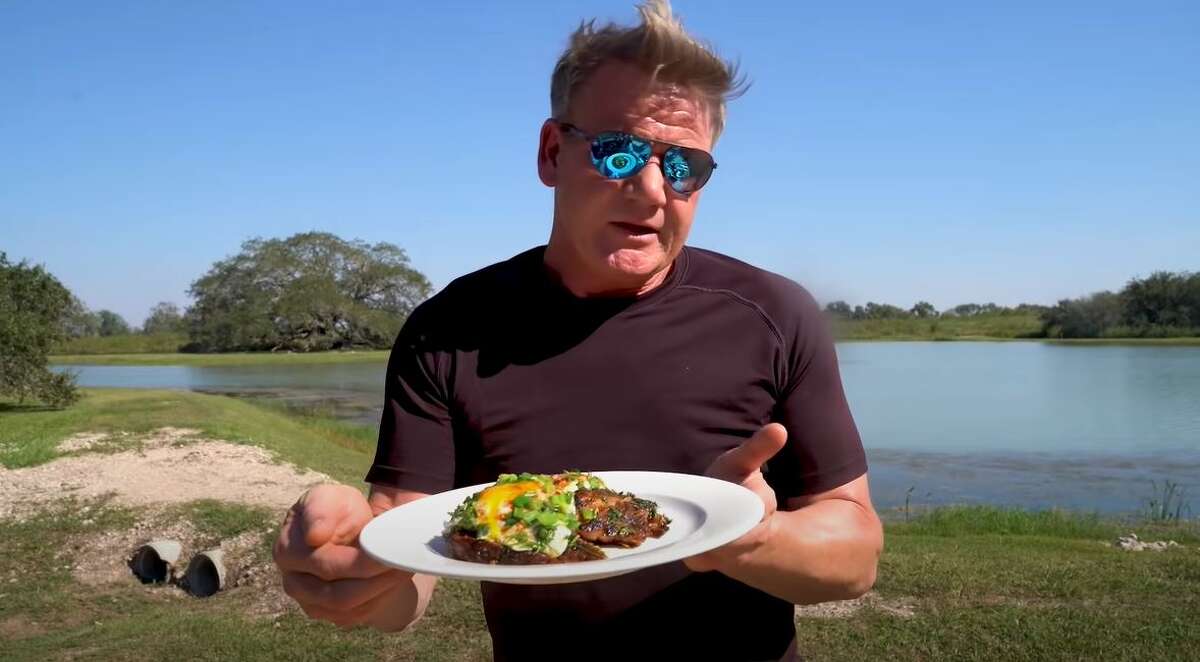 Let's watch Gordon Ramsay fry up a Texas classic