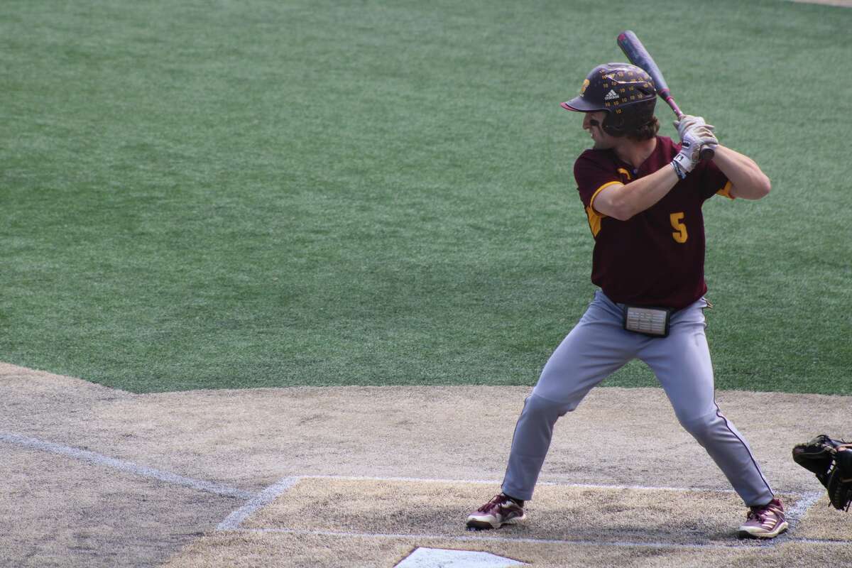 CMU baseball shut out by Irish in NCAA opener