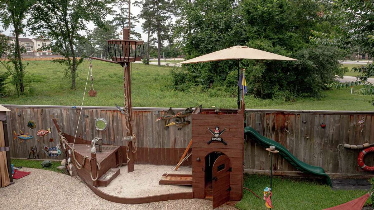 Houston ‘tinkerer’ builds crazy-cool pirate ship playground for his ...