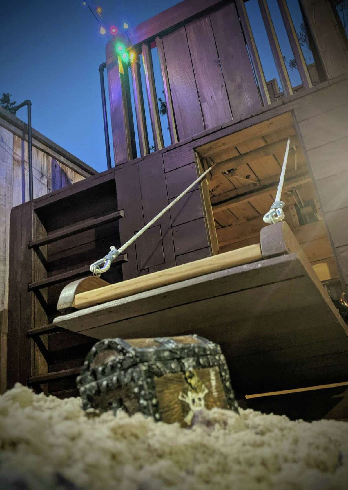 Houston ‘tinkerer’ builds crazy-cool pirate ship playground for his ...