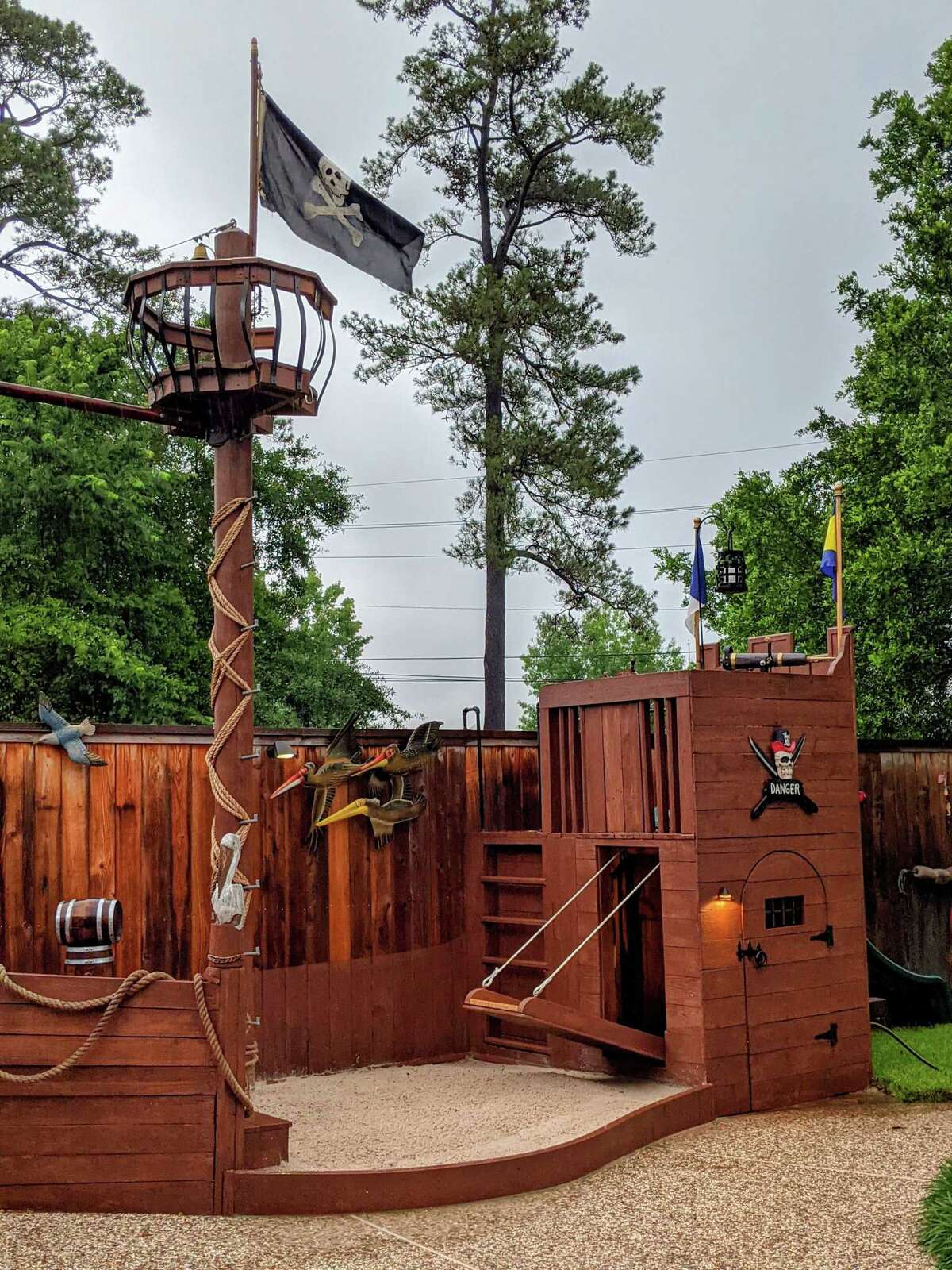Houston ‘tinkerer’ builds crazy-cool pirate ship playground for his ...
