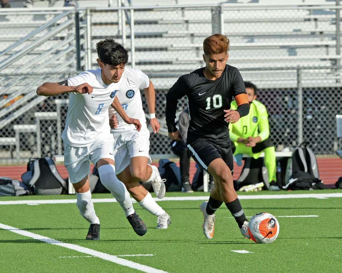 Paetow soccer nets district, regional honors