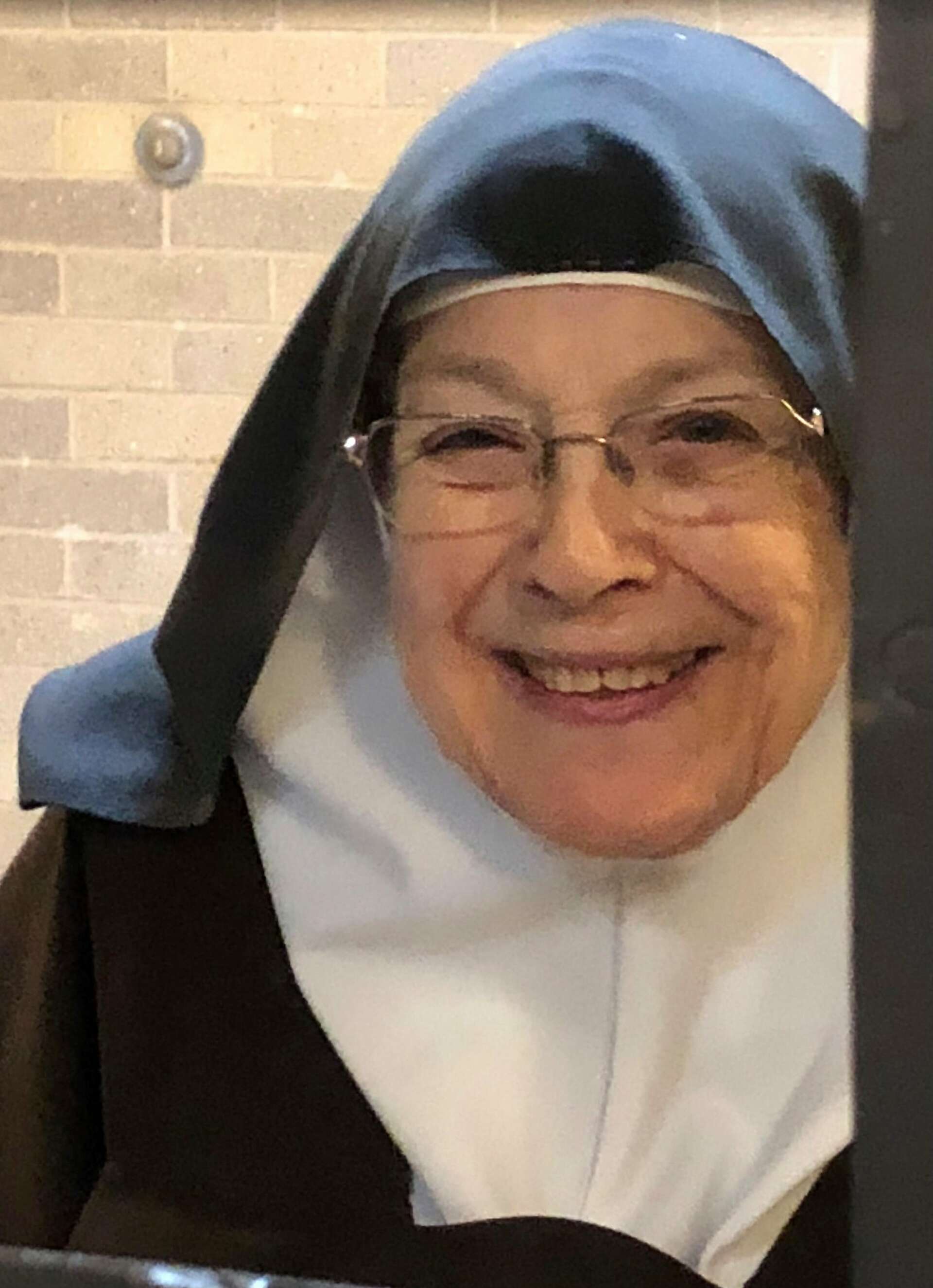 San Francisco socialite left behind caviar, yachts and her family to ...