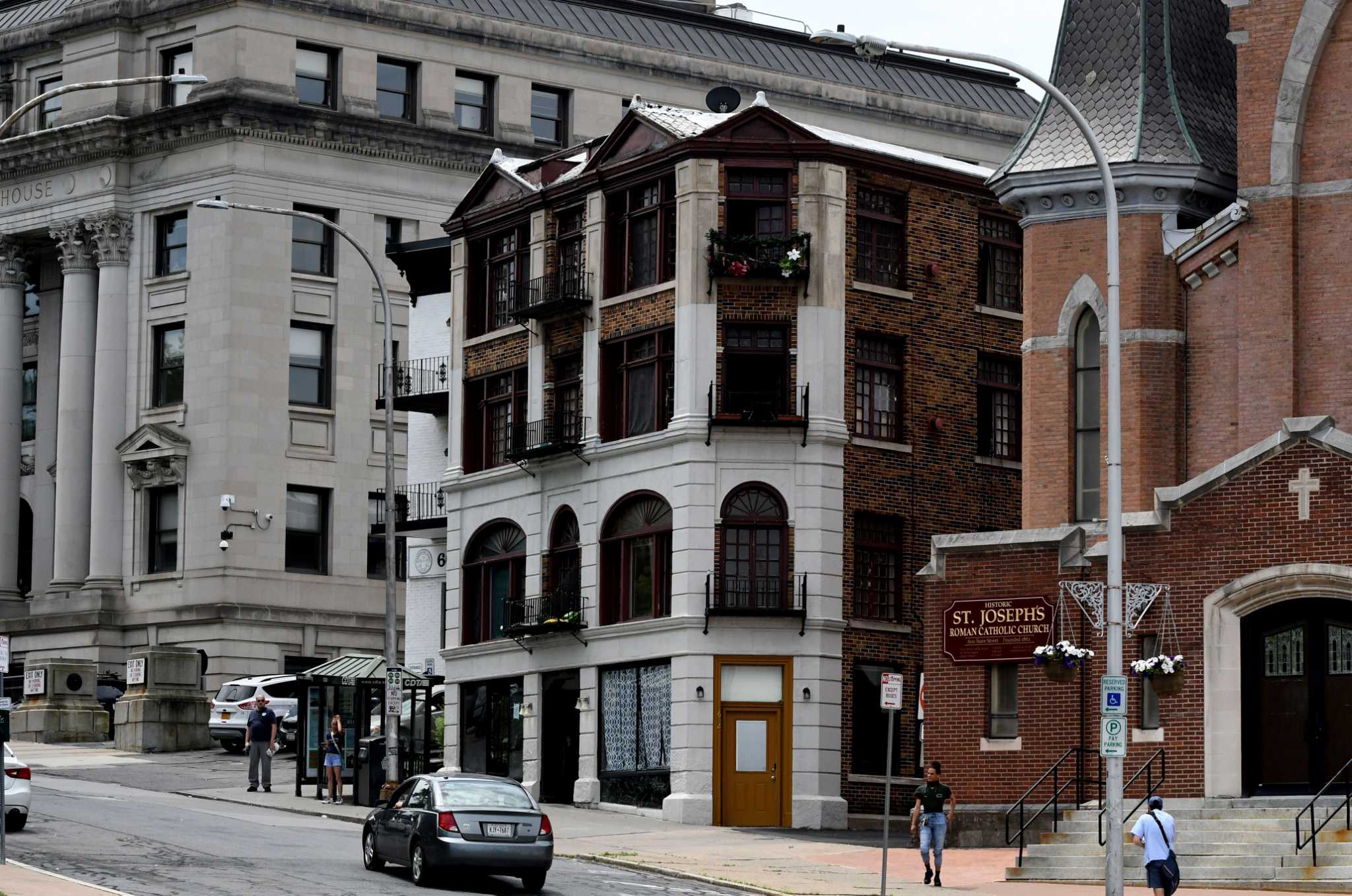 Tenants remain at Schenectady building condemned for safety violations