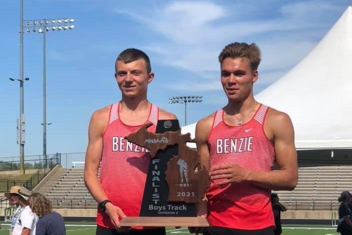 Jones, Stoltz win Huskies a state runner-up finish in track