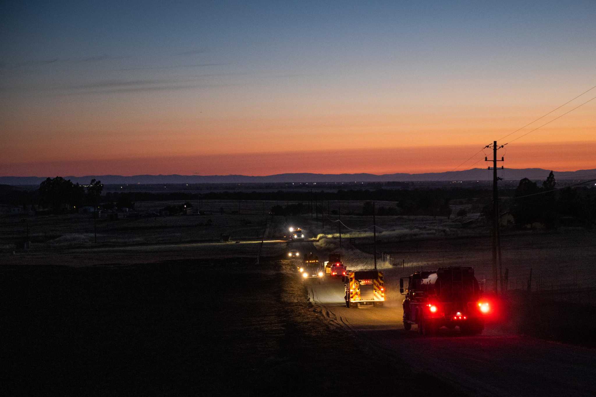 Fire crews battle Yuba County vegetation fire, now at 950 acres