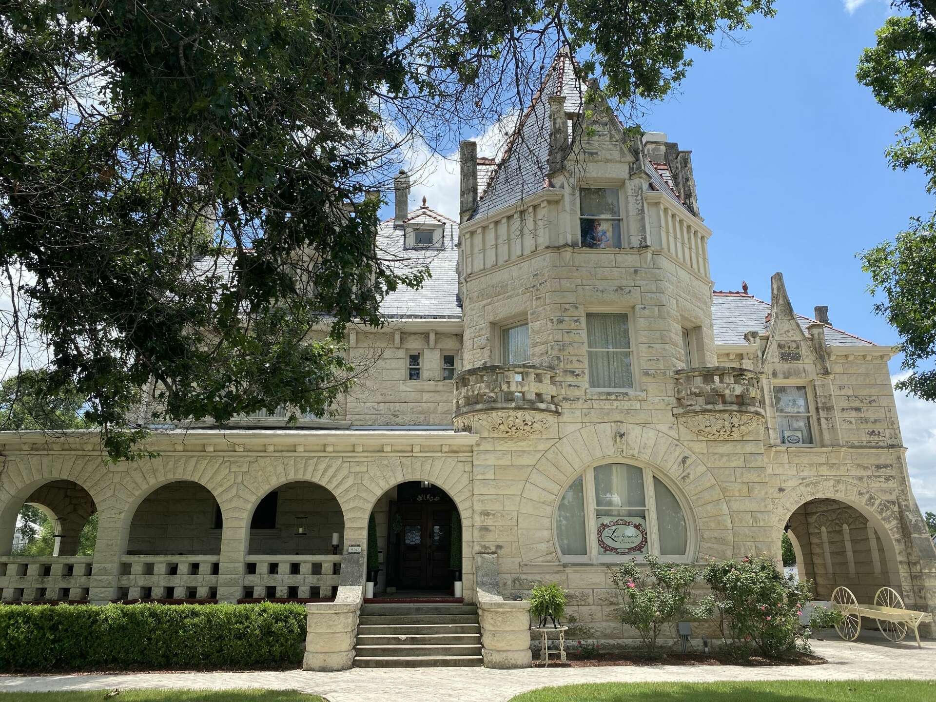 Where to find 6 castles in Texas for royal engagements