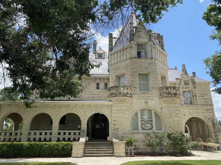 Where to find 6 castles in Texas for royal engagements