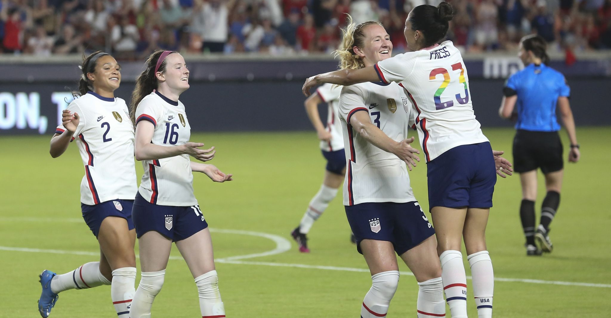 Samantha Mewis propels USWNT past Portugal