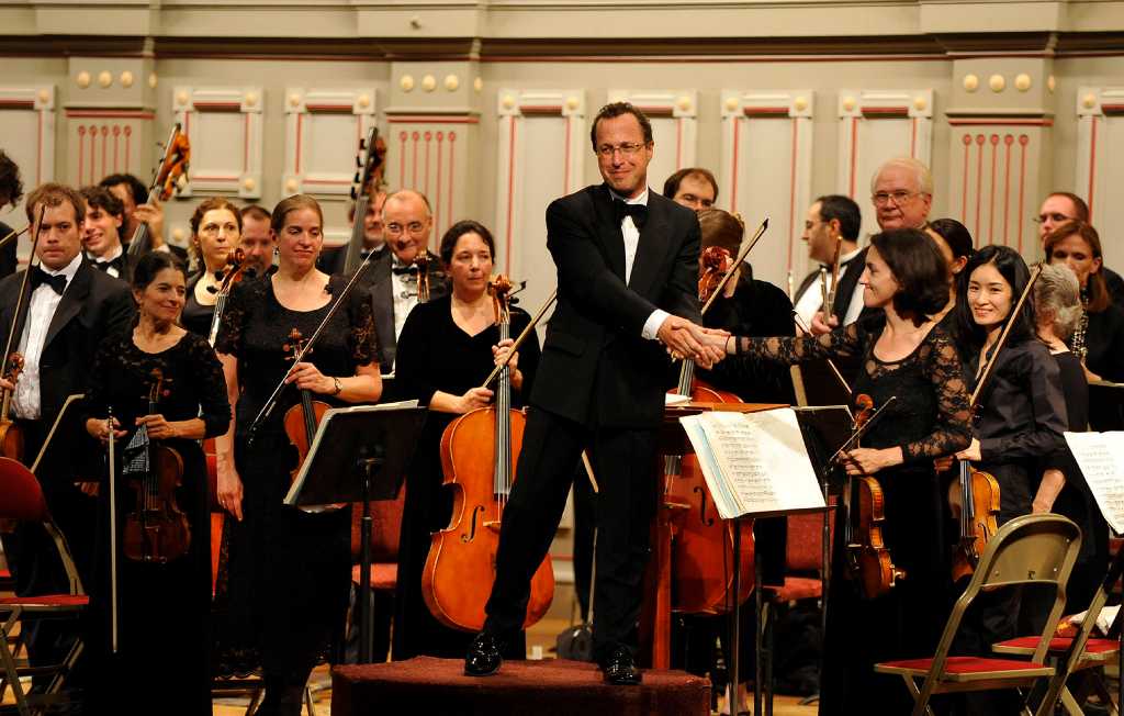 ASO opens season on a familiar note