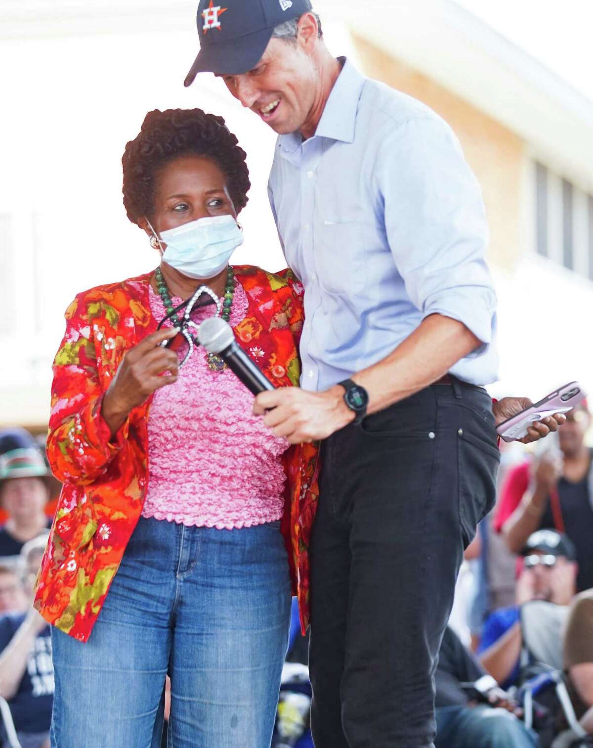 Beto pulls in Houston on hot day, fires up crowd over voting the rules