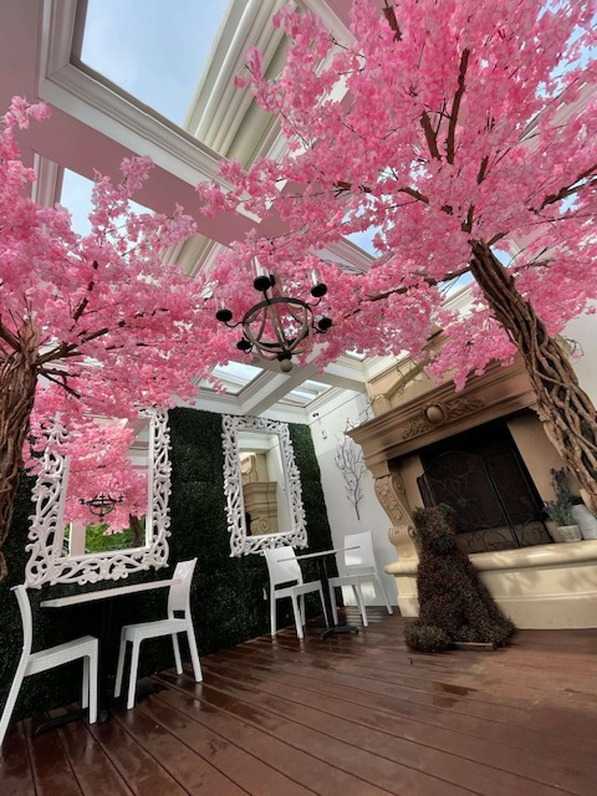 Connecticut restaurant with 'Harry Potter' dining room unveils new ...