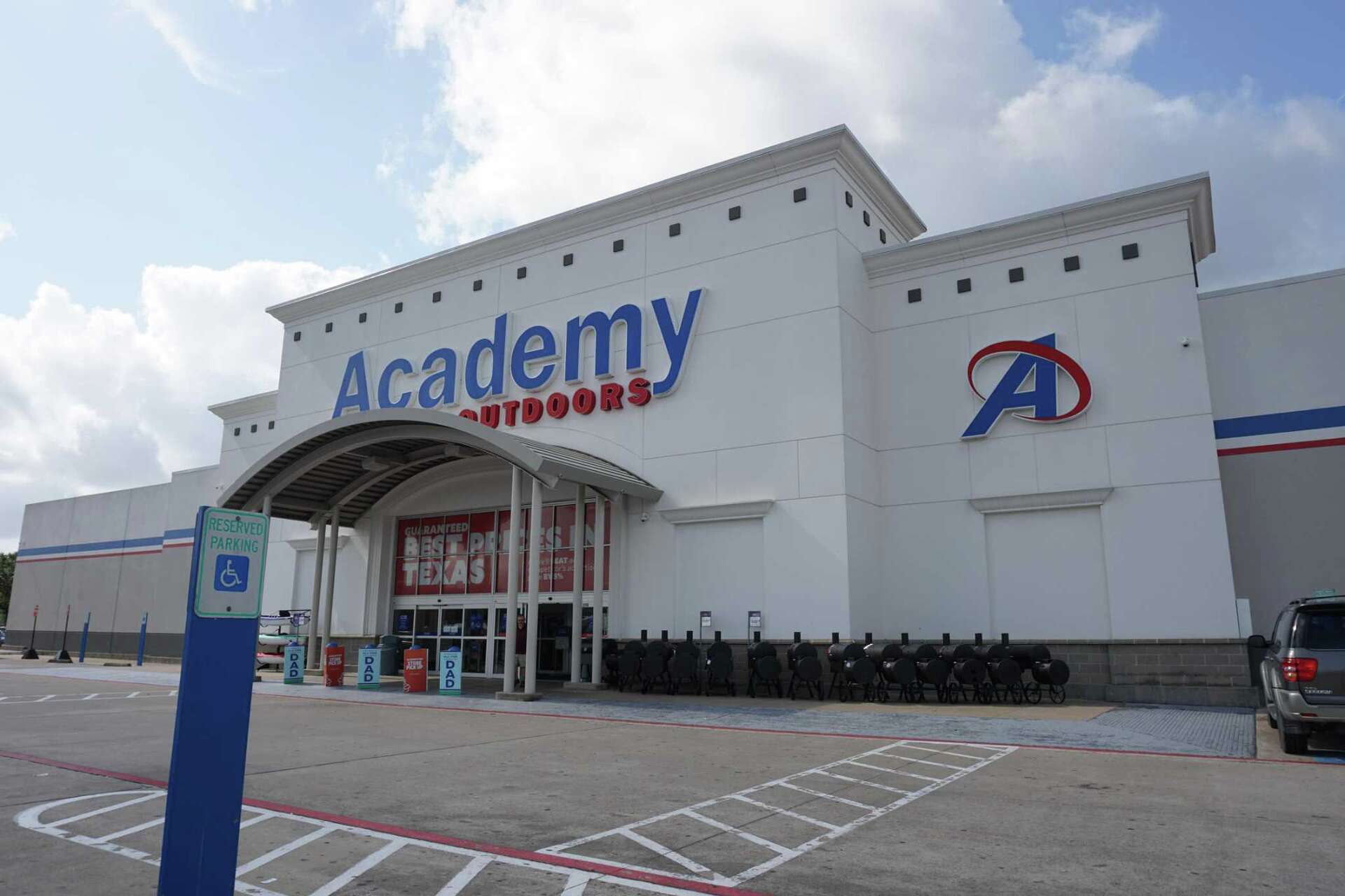 Academy Sports + Outdoors opens new store in Indiana