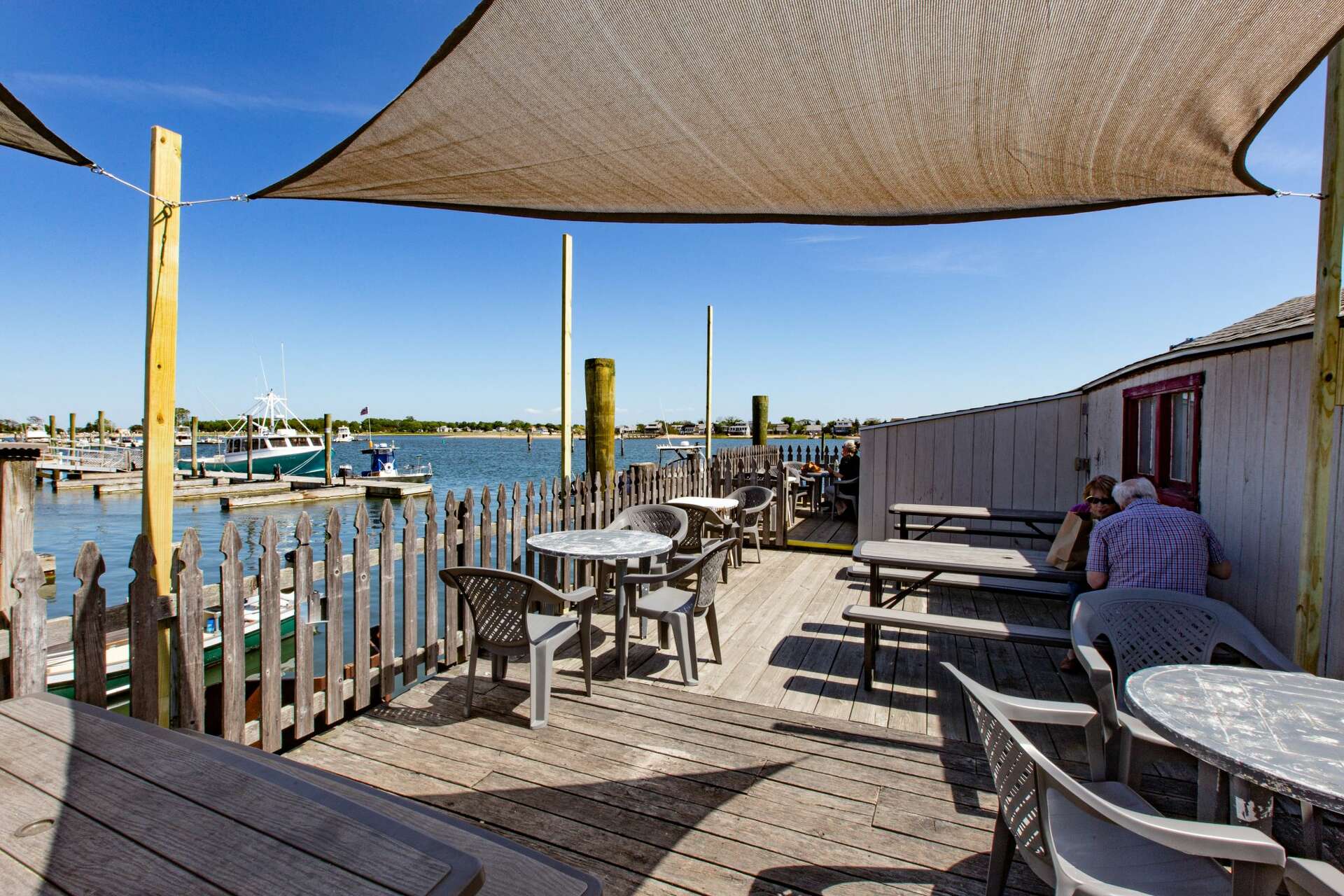 From lobster rolls to live music, visit these 8 CT restaurants that are ...