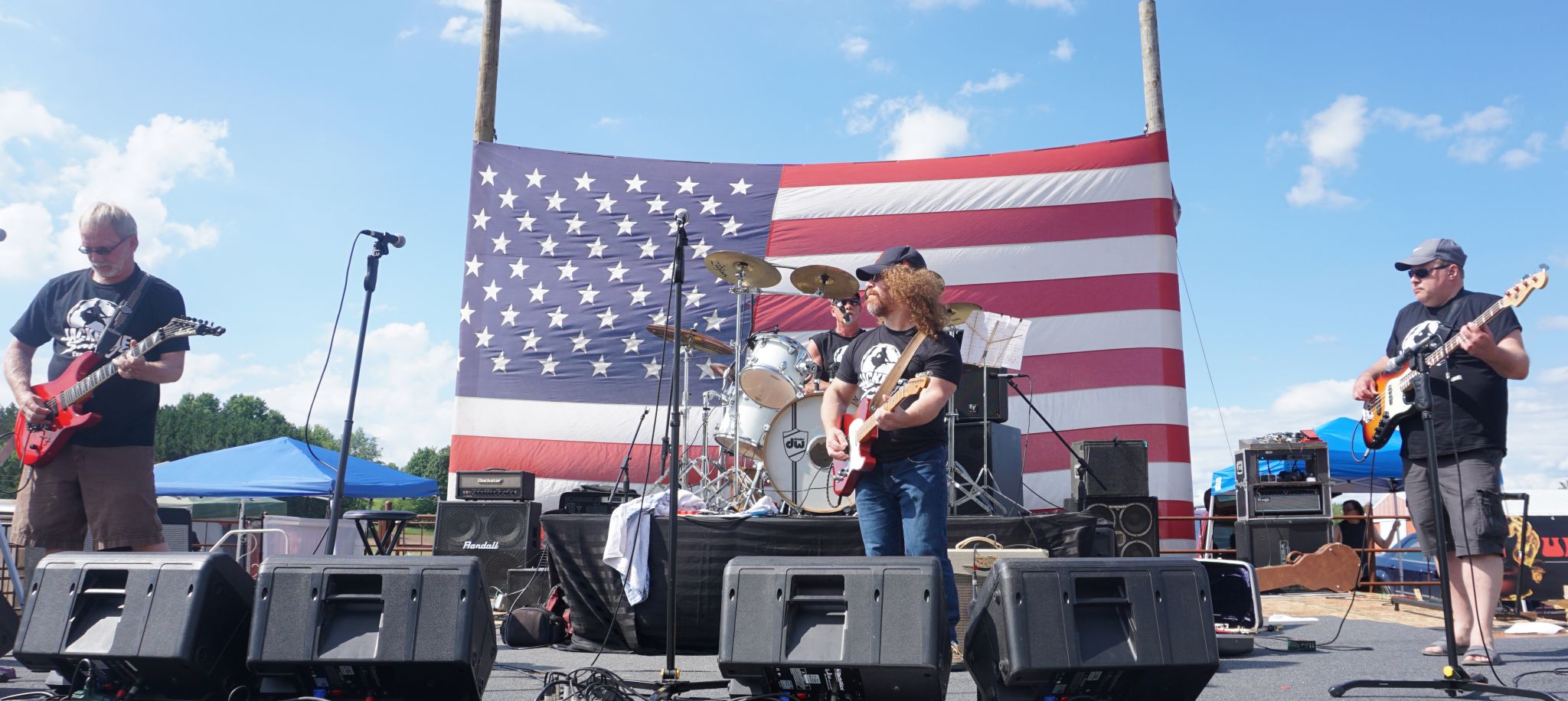 Hundreds rock out in Reed City for summer concert