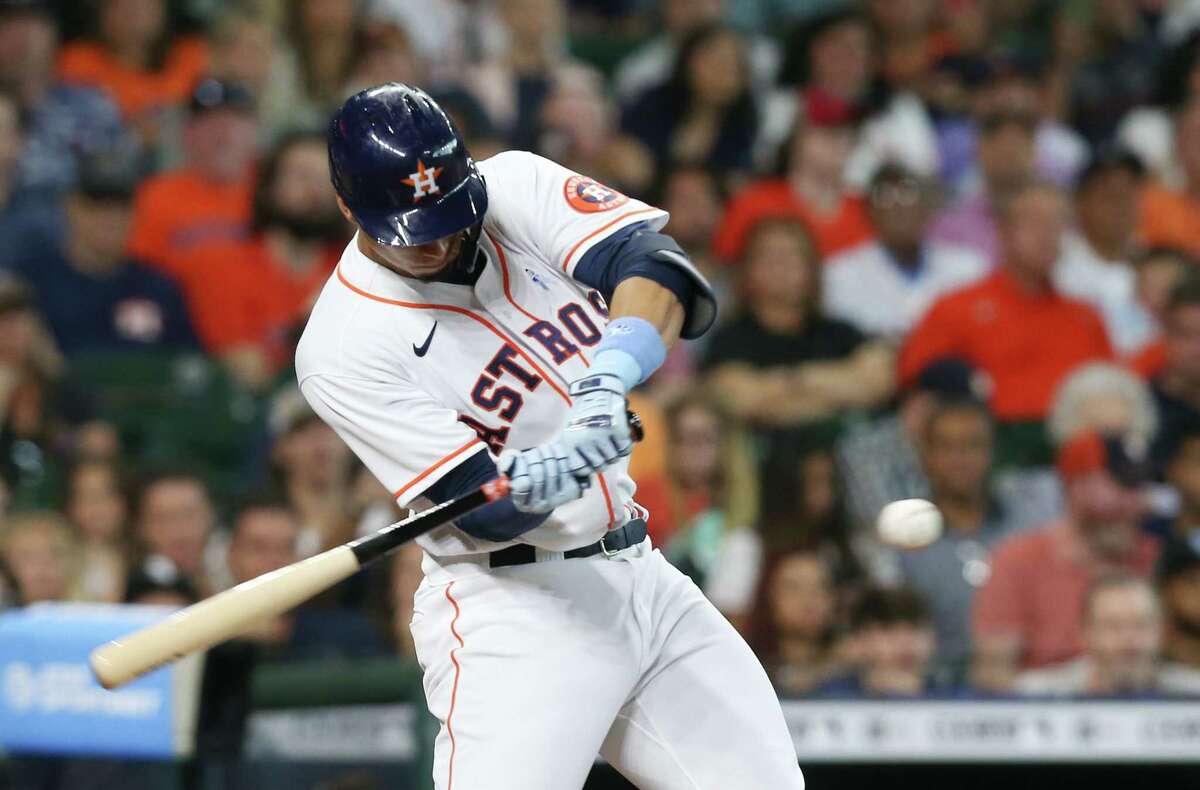 7th straight win puts Astros in first place