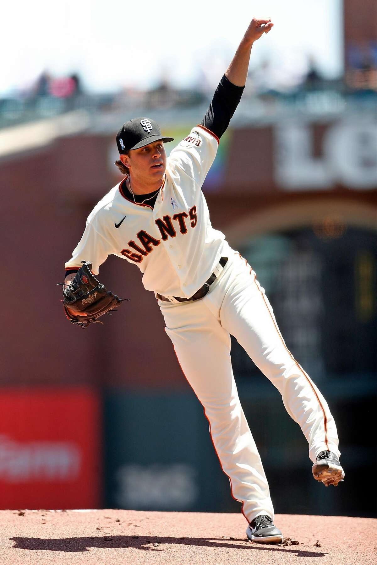 Giants’ Sammy Long uses excellent curveball to pick up 1st win in 1st start