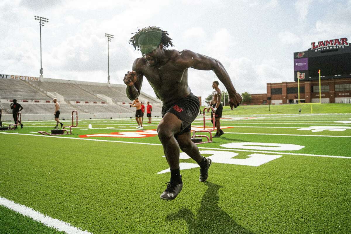 Lamar playing on new turf this season