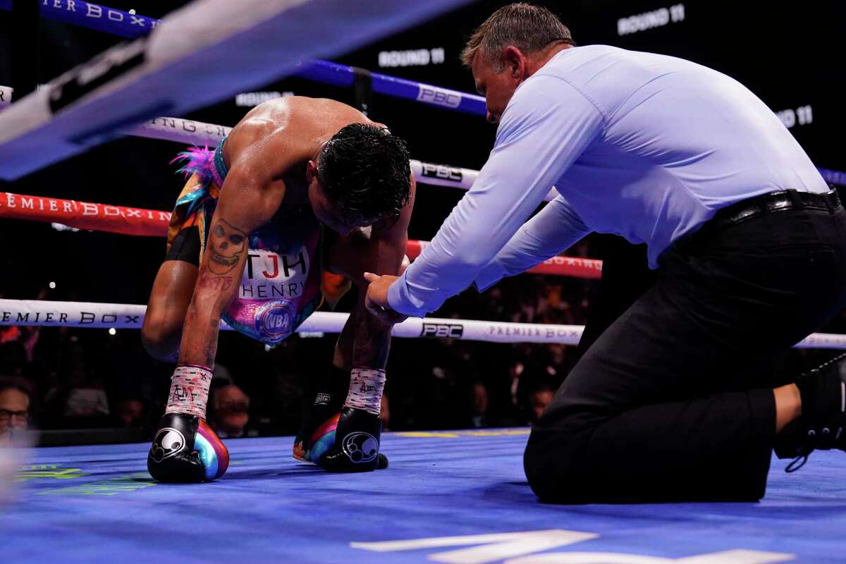 Mario Barrios comes up short in boxing title defense