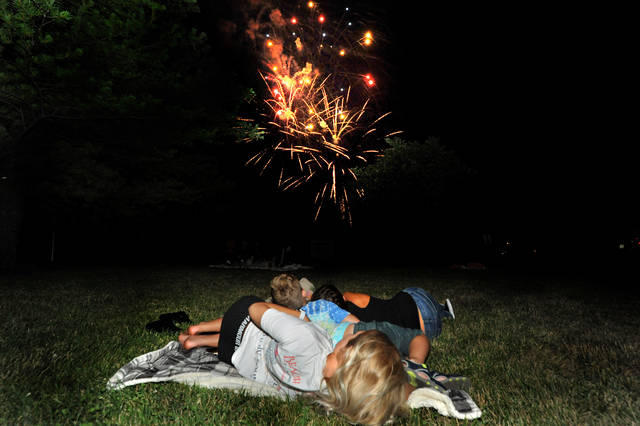 7 fireworks displays to catch near Edwardsville