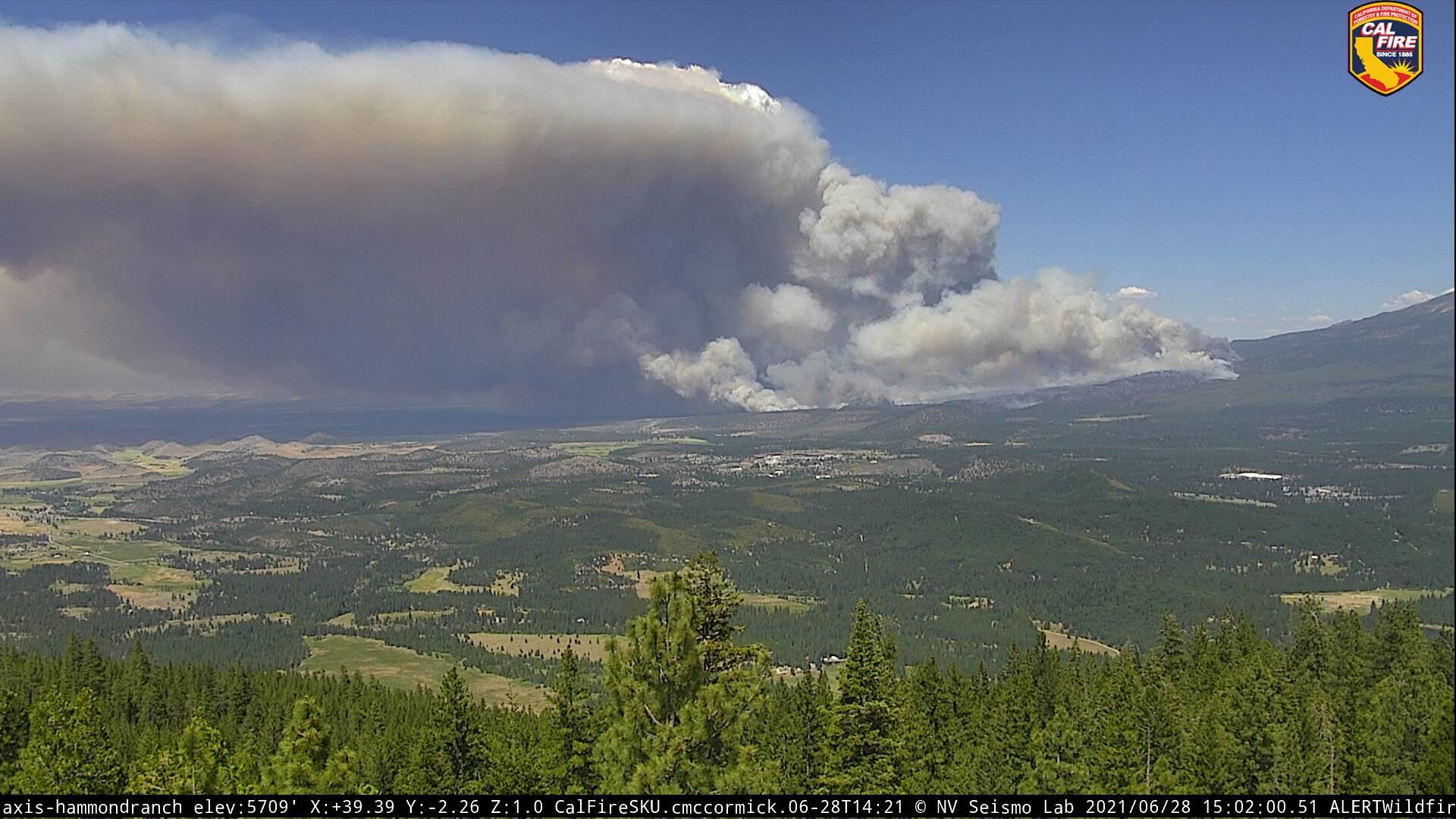 Lava Fire jumps highway, threatens Lake Shastina community amid evacuations