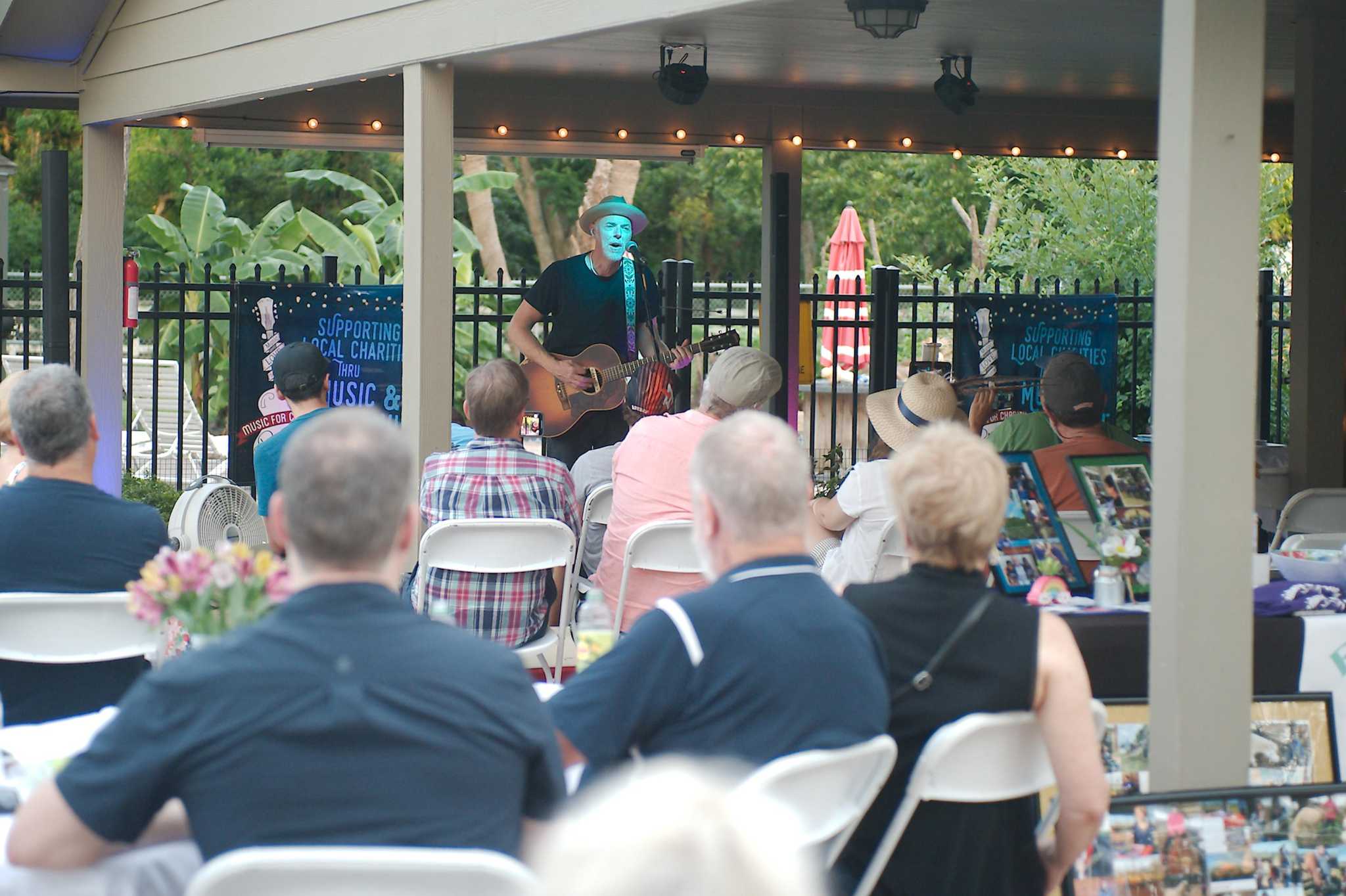 Pearland couple’s cozy house concerts popular with fans, musicians