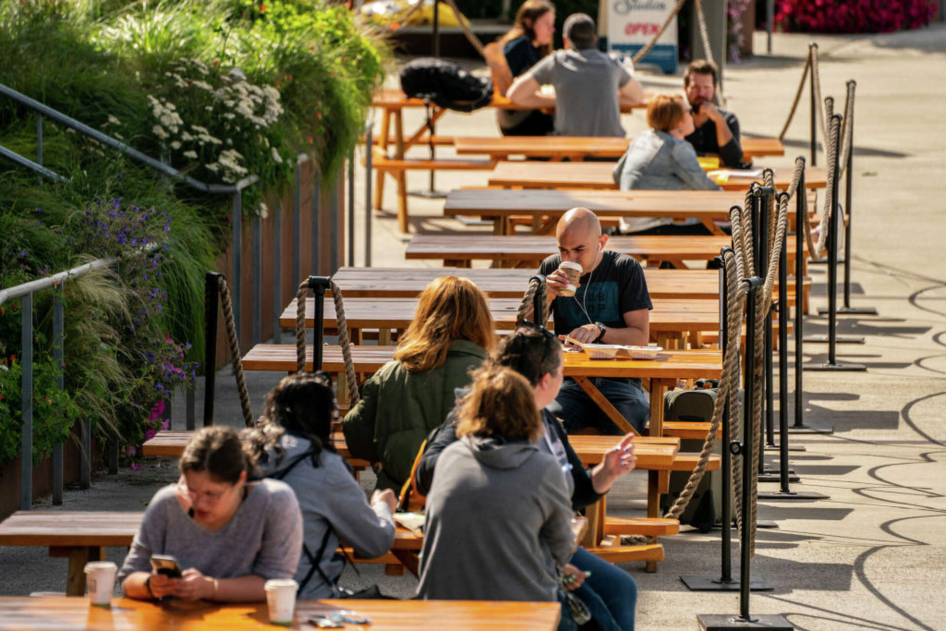 Washington state lifts COVID-19 restrictions for a full reopening: Here ...