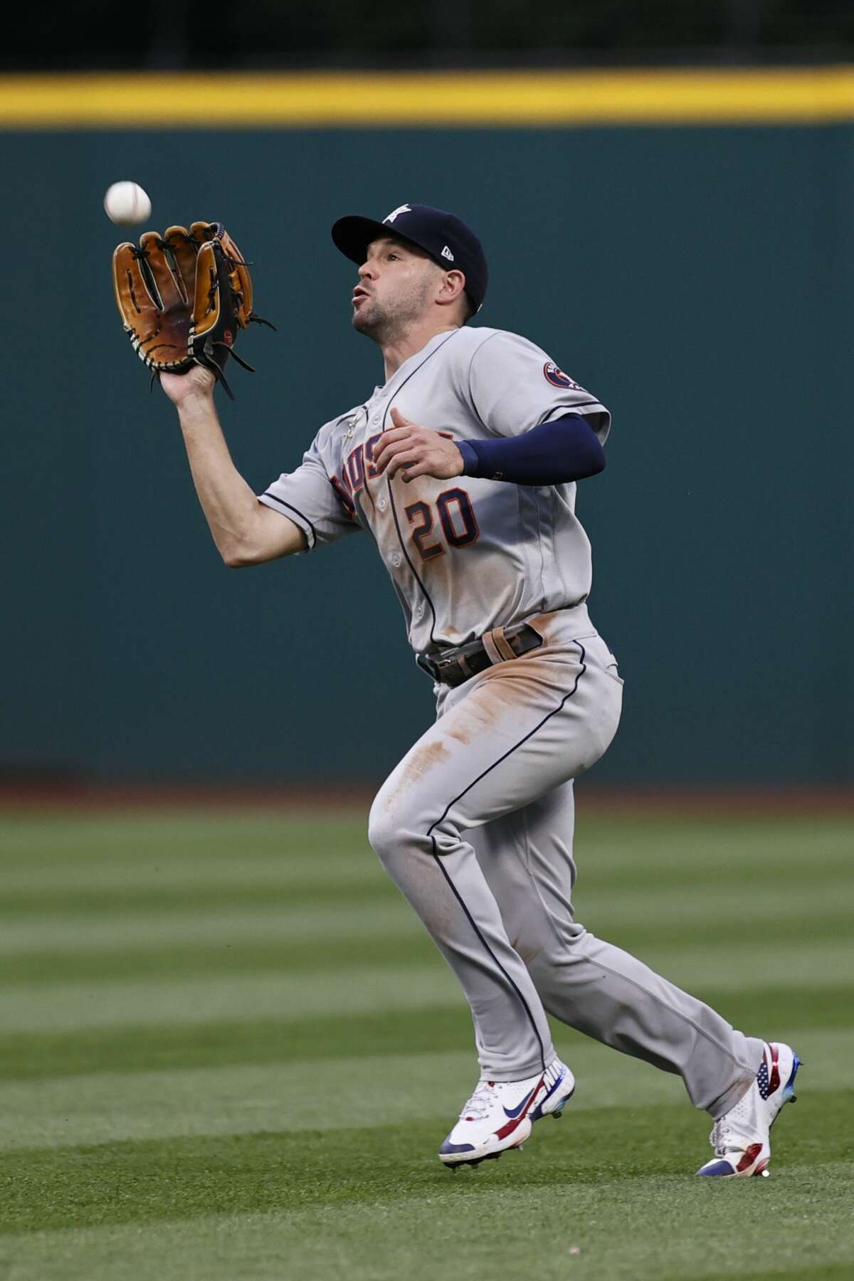 Astros roll past Indians despite shorthanded lineup