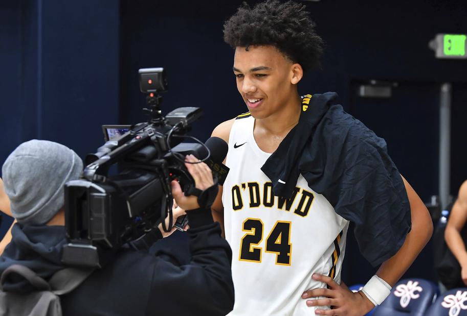 Oakland’s Jalen Lewis becomes youngest American player to turn pro