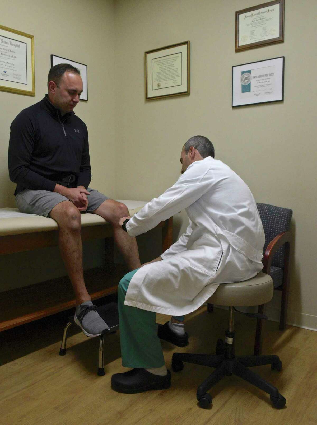 Danbury doctor completes groundbreaking back surgery, first in CT