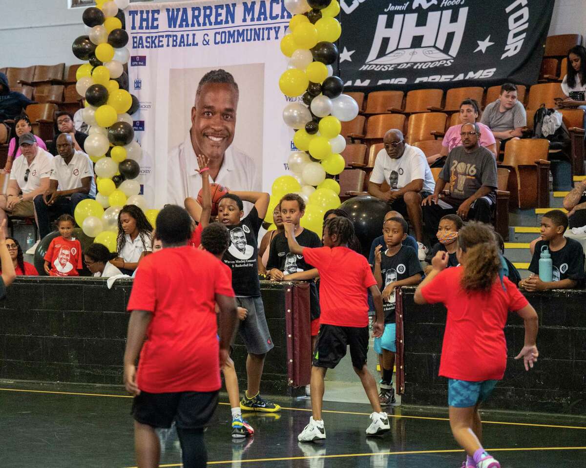 Photos: Warren Mackey Foundation celebrates community with day of ...