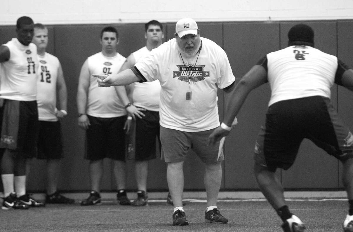 Former Oilers offensive lineman David Carter dies at 67