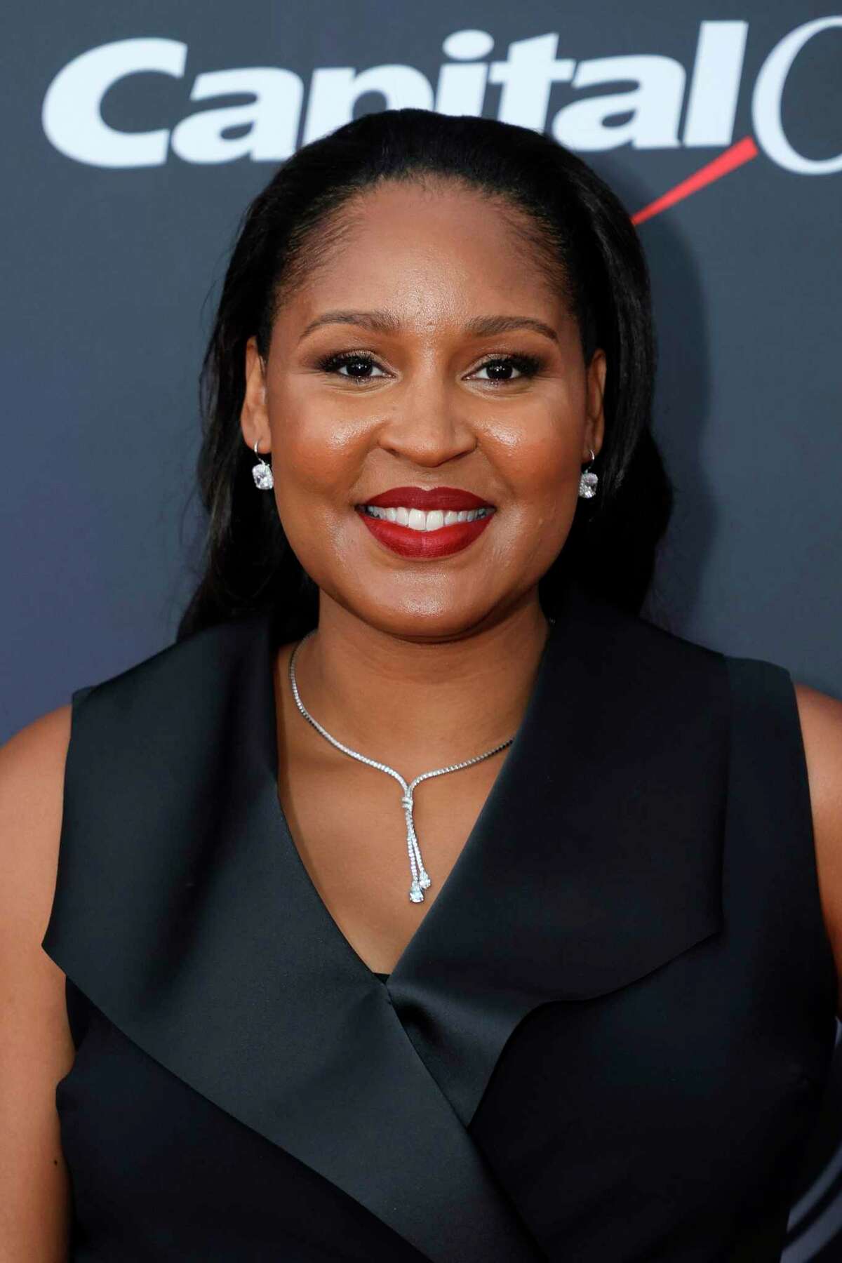 Former UConn basketball star Maya Moore releasing memoir