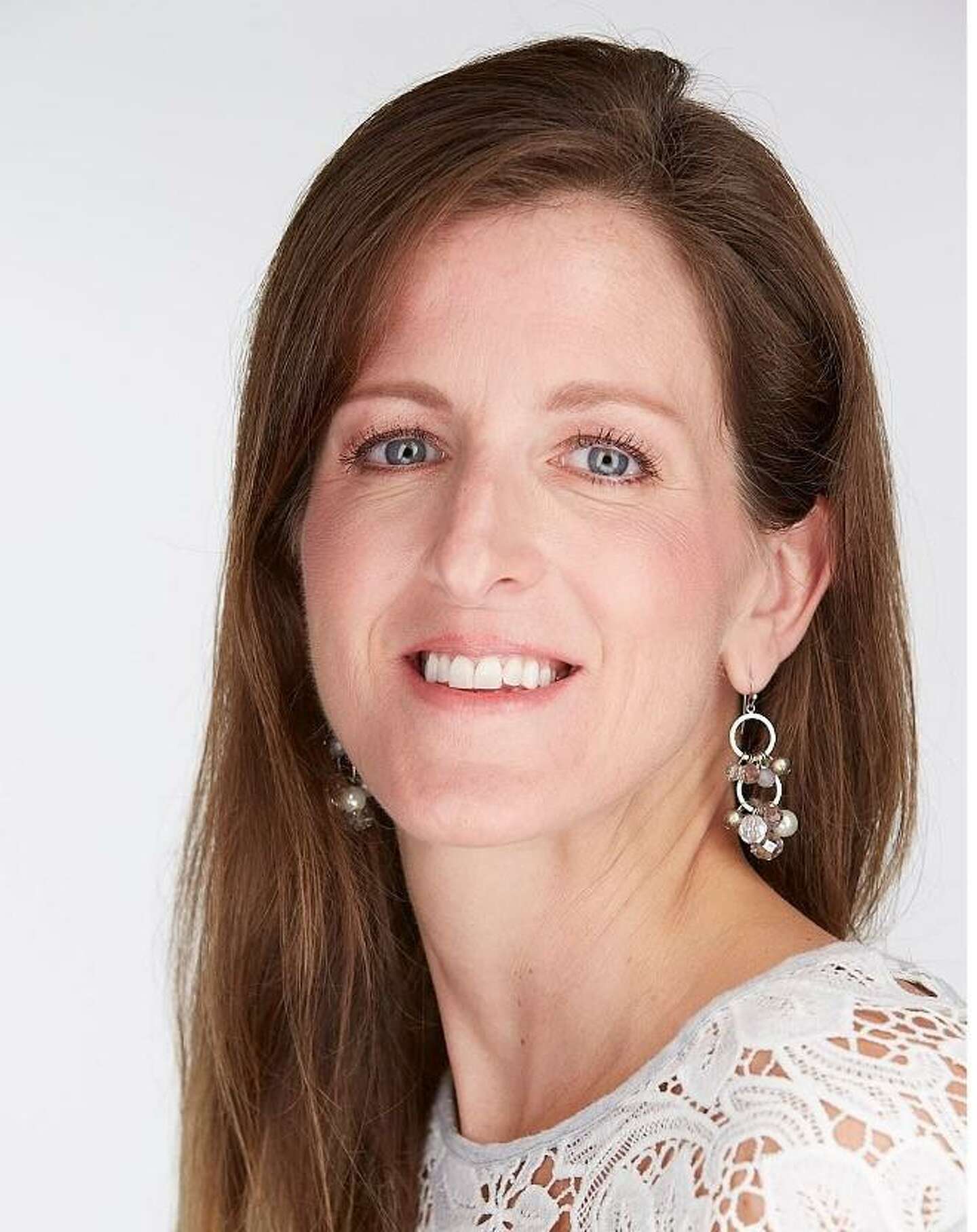 U.S. Army veteran Tara Carr announces run for Brookfield first selectman