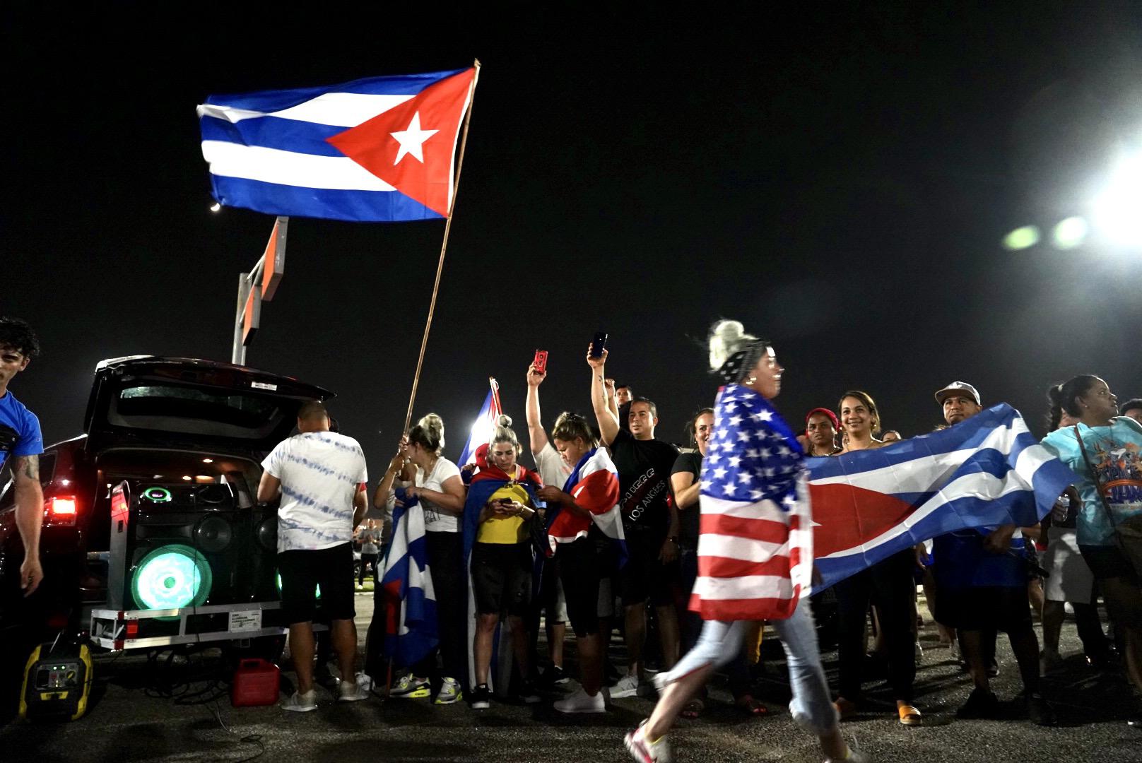 Crowd blocks Southwest Freeway, Bellaire Blvd. in support of Cuba protests