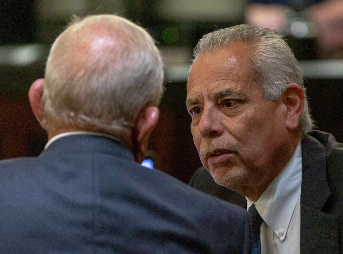 ‘He’s got a gun’: Luling woman testifies of driving past headquarters ...