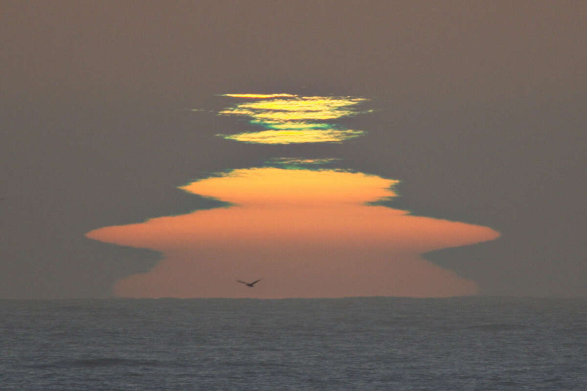 Meteorologist captures rare 'green flash' in Half Moon Bay