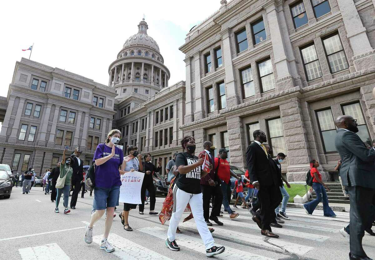 Texas Democrats spurn House speaker’s offer to fly them back from D.C.