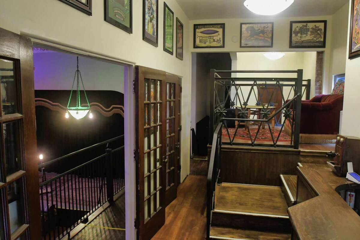 Couple takes shot at live venue with Lark Hall