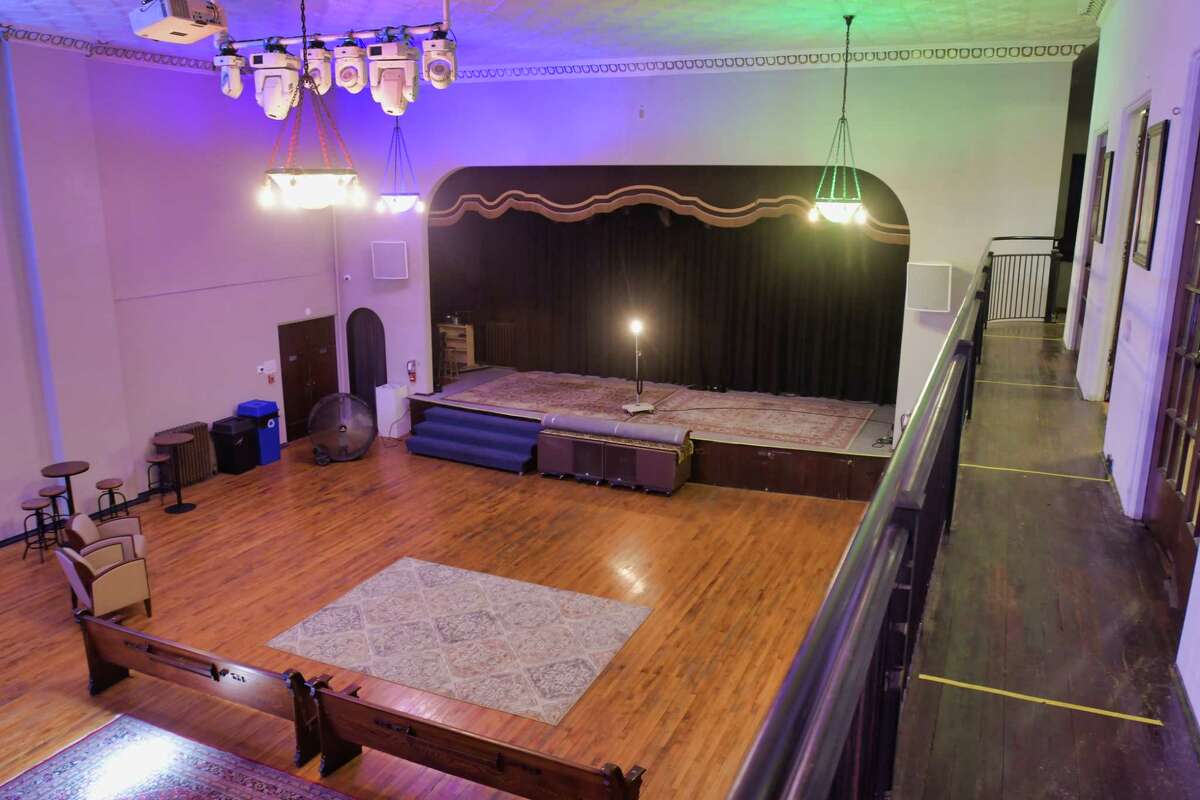 Couple takes shot at live venue with Lark Hall